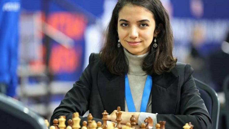 ايران تتبرأ من لاعبة شطرنج ظهرت من دون حجاب